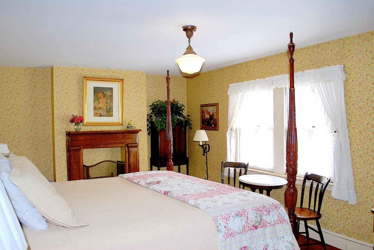 New York Inn - Places to Stay in the Catskills | Winter Clove Inn